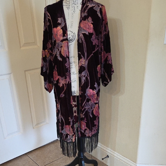 Jealous Tomato | Tops | Jealous Tomato Velvet Floral Kimono Burgundy ...